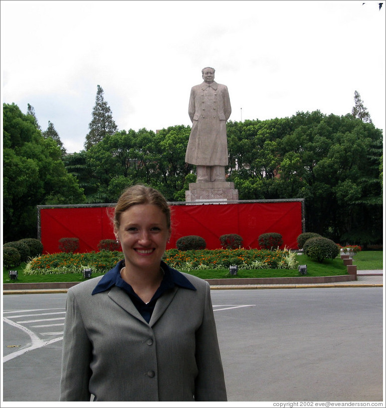 Eve in front of Mao Zedong statue. Fudan University. (Photo ID 11324 ... Eve in front of Mao Zedong statue. Fudan University. (Photo ID 11324 ...